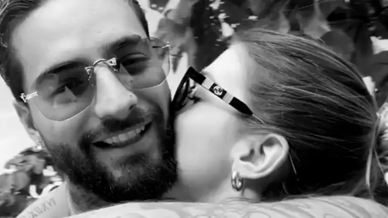 Maluma está muy enamorado de su novia y lo demuestra con cursi gesto ...
