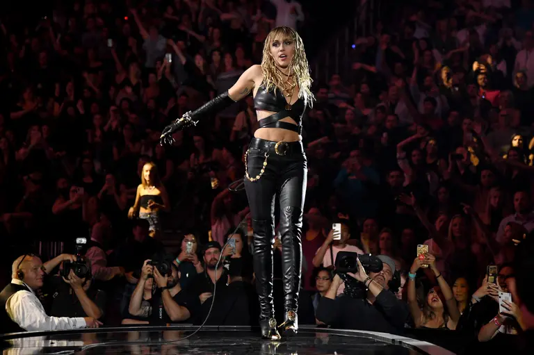 Miley Cyrus anuncia su regreso a la música con un teaser lleno de ...